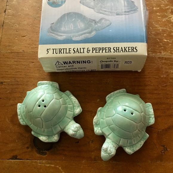Dining | Sea Turtle Set Of Ceramic Salt And Pepper Shakers Seafood ...